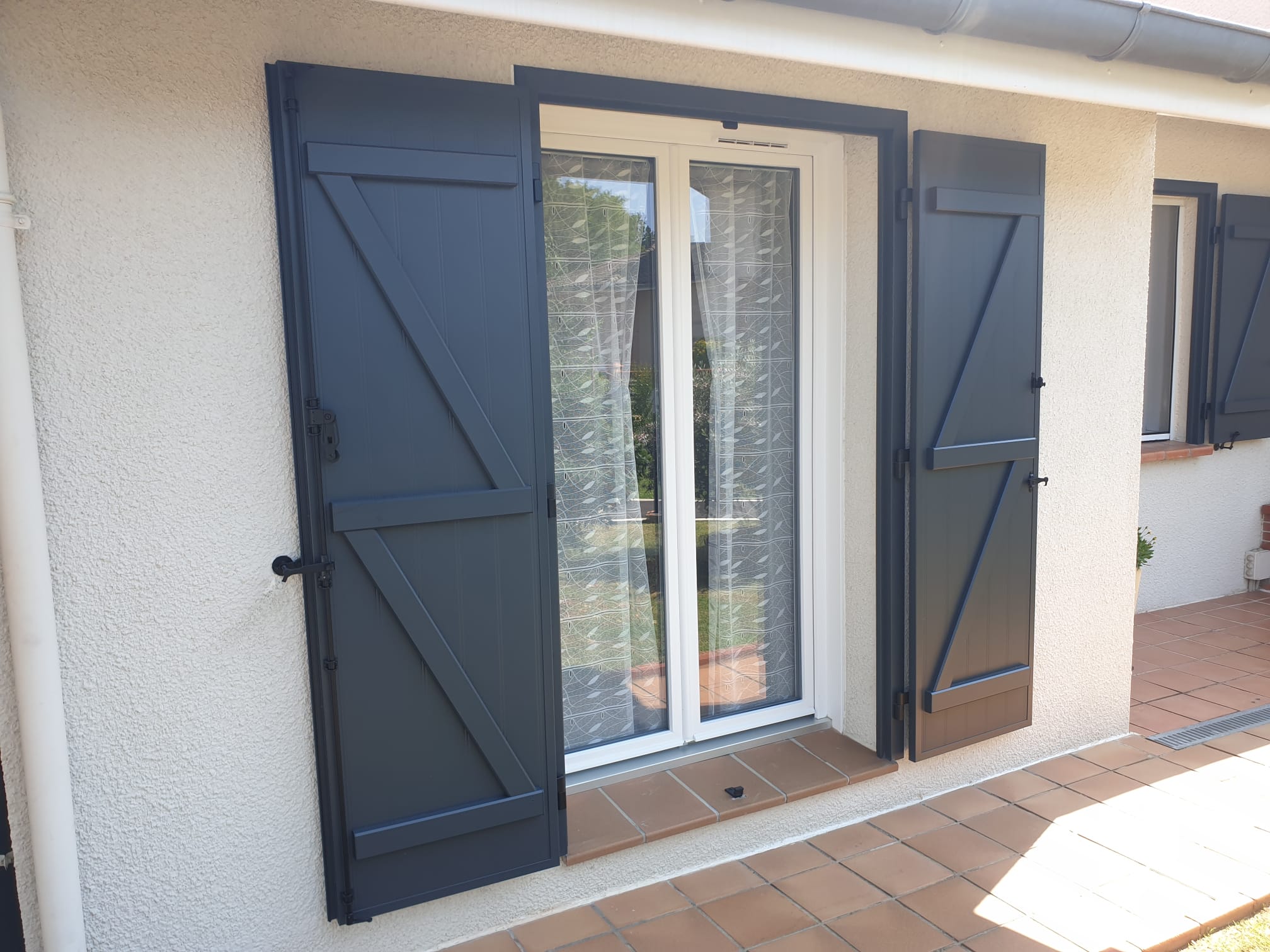 VOLETS BATTANTS ISOLÉS EN ALUMINIUM